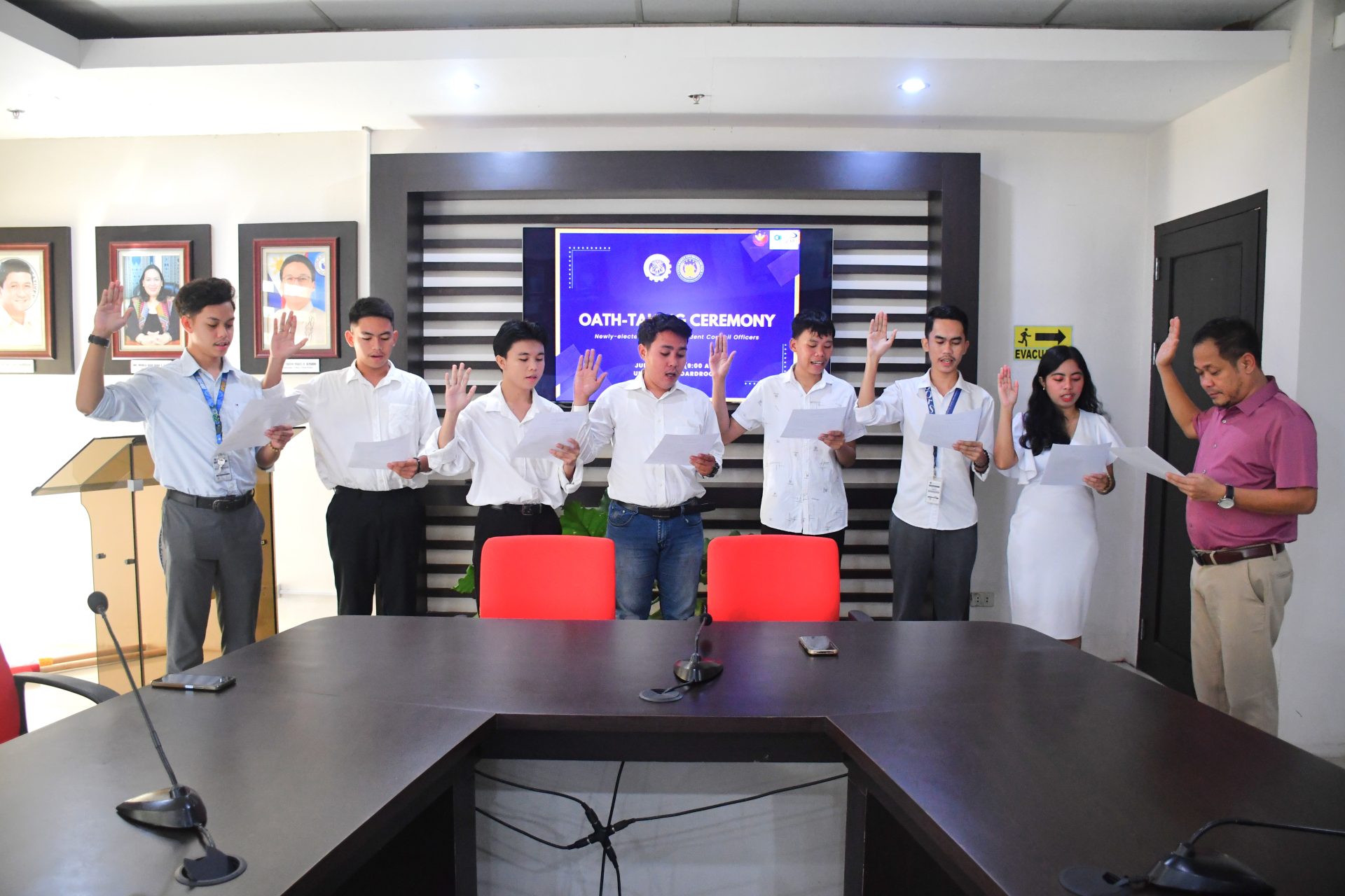 𝐃𝐎𝐫𝐒𝐔 𝐒𝐭𝐮𝐝𝐞𝐧𝐭 𝐂𝐨𝐮𝐧𝐜𝐢𝐥 𝐒𝐰𝐨𝐫𝐧 𝐈𝐧 𝐰𝐢𝐭𝐡 𝐕𝐢𝐬𝐢𝐨𝐧 𝐨𝐟 𝐒𝐭𝐫𝐨𝐧𝐠𝐞𝐫 𝐒𝐭𝐮𝐝𝐞𝐧𝐭 𝐕𝐨𝐢𝐜𝐞